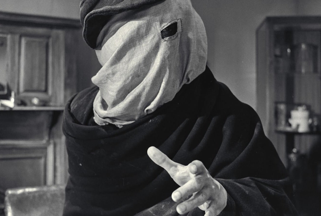 "The Elephant Man" imbues a transcendent portrait of a tortured ...